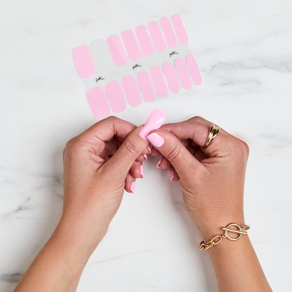 Selfie Nails flawless stick on Express Gel Polish that lasts 14 days.